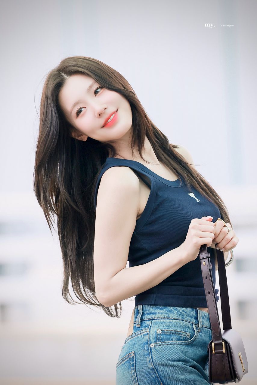 사진/SNS 오늘자 출국하는 미연 (아이들) - 아이돌리즘 갤러리 - 덕질(DEOKJIL)